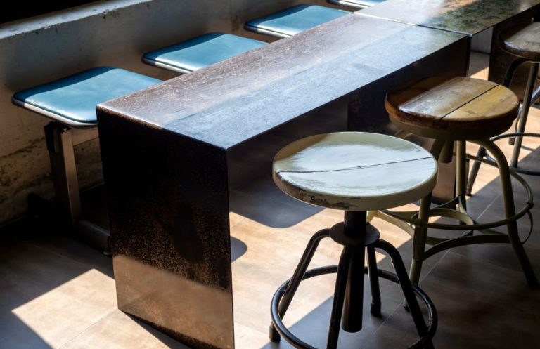 Mengenal Keunggulan Dan Model Kursi Cafe Kayu Minimalis Estetik ...
